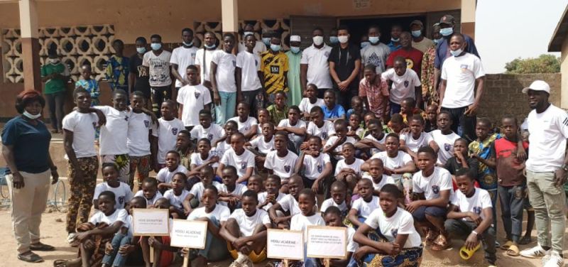 FOOTBALL AU BÉNIN : L’Académie Hooli voit le jour à Parakou . Une ...